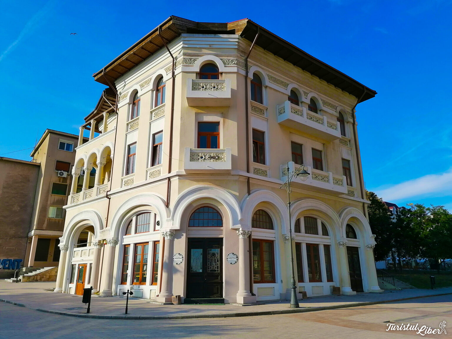 Piata Ovidiu Constanta - Unde mananci, te cazezi si ce vizitezi ...