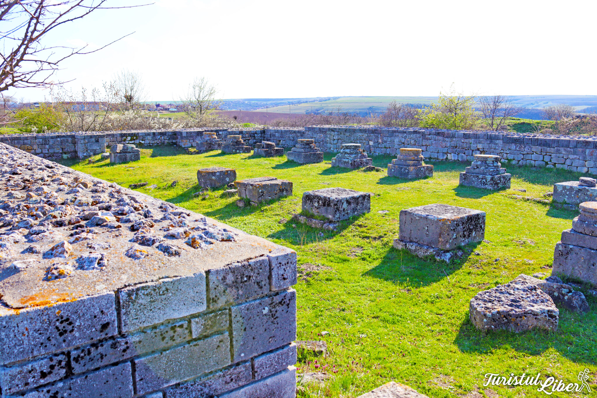 Cetatea de la Adamclisi - Tropaeum Traiani Uimește și Azi ...