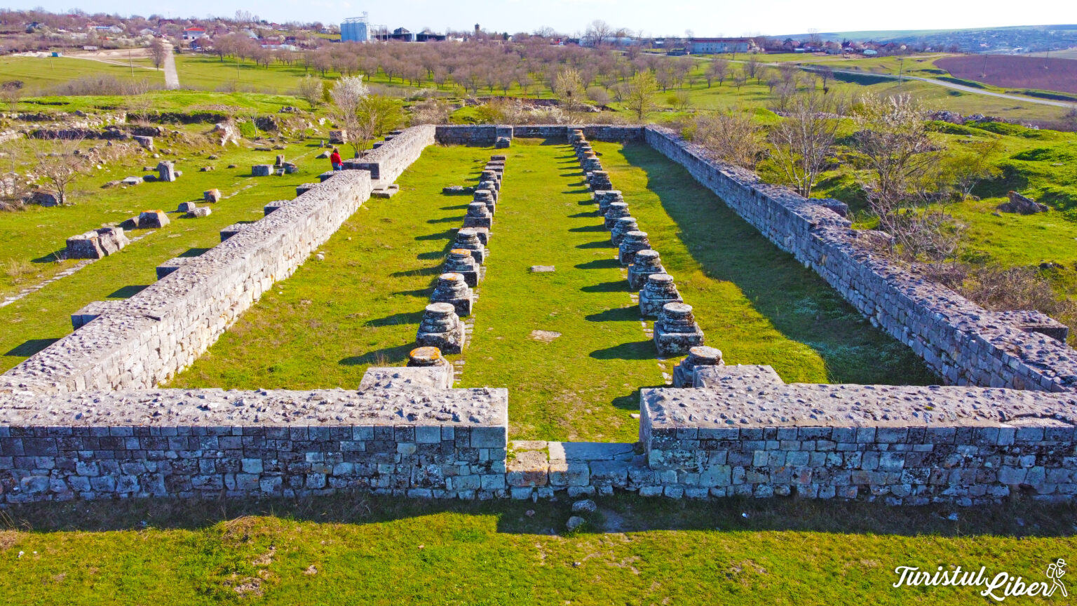 Cetatea de la Adamclisi - Tropaeum Traiani Uimește și Azi ...