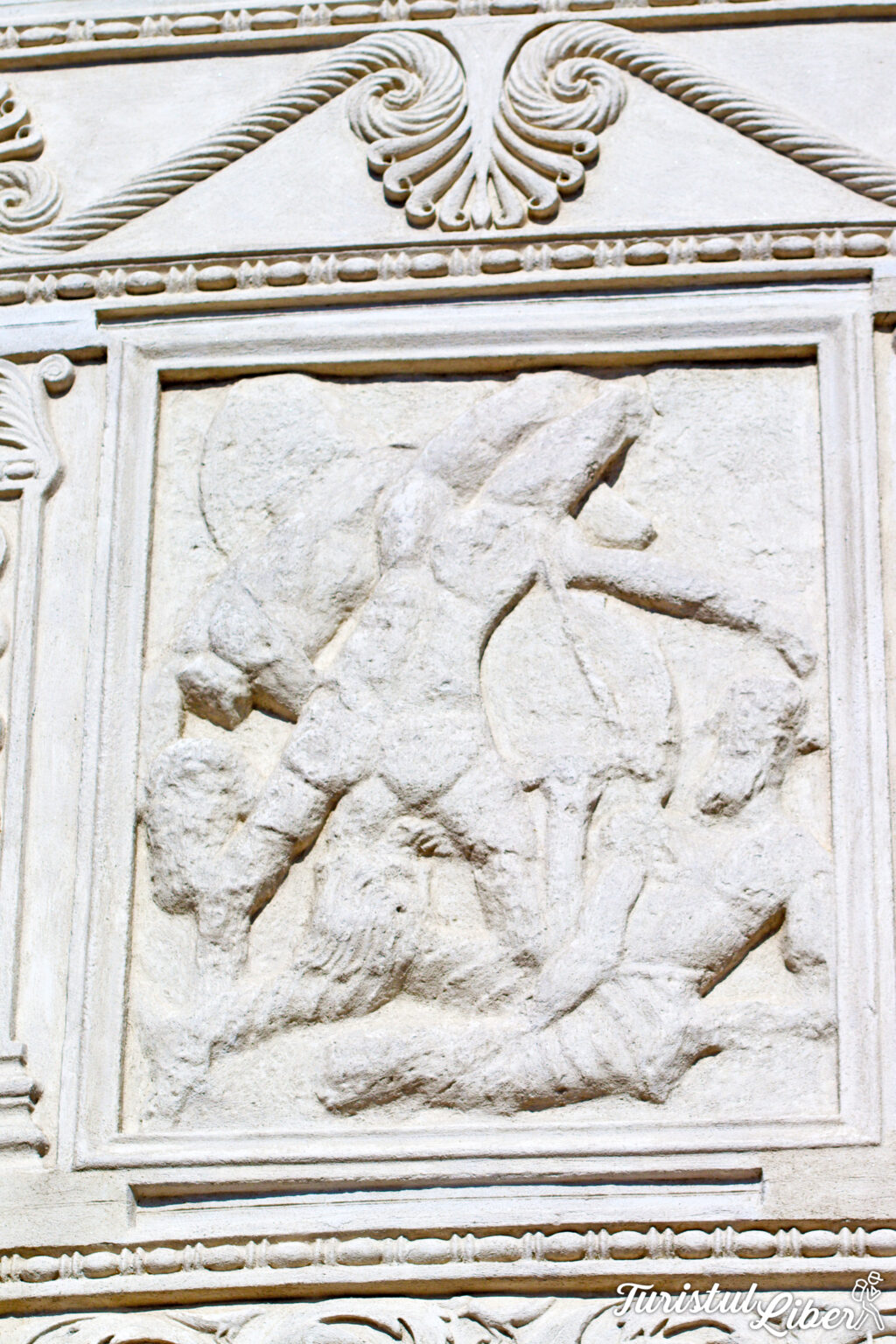 Monumentul de la Adamclisi - Descopera Tropaeum Traiani | TuristulLiber.ro