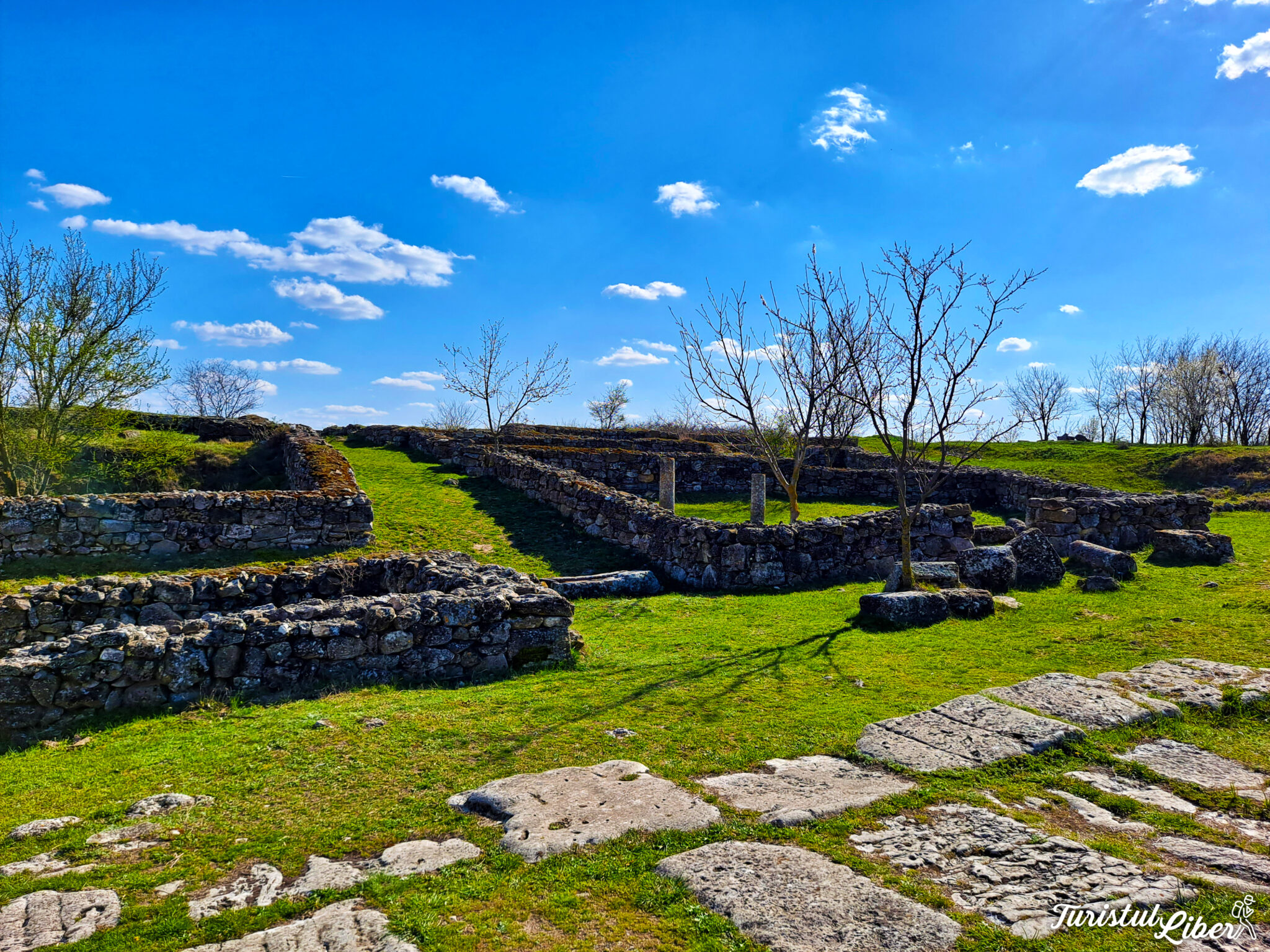 Cetatea de la Adamclisi - Tropaeum Traiani Uimește și Azi ...