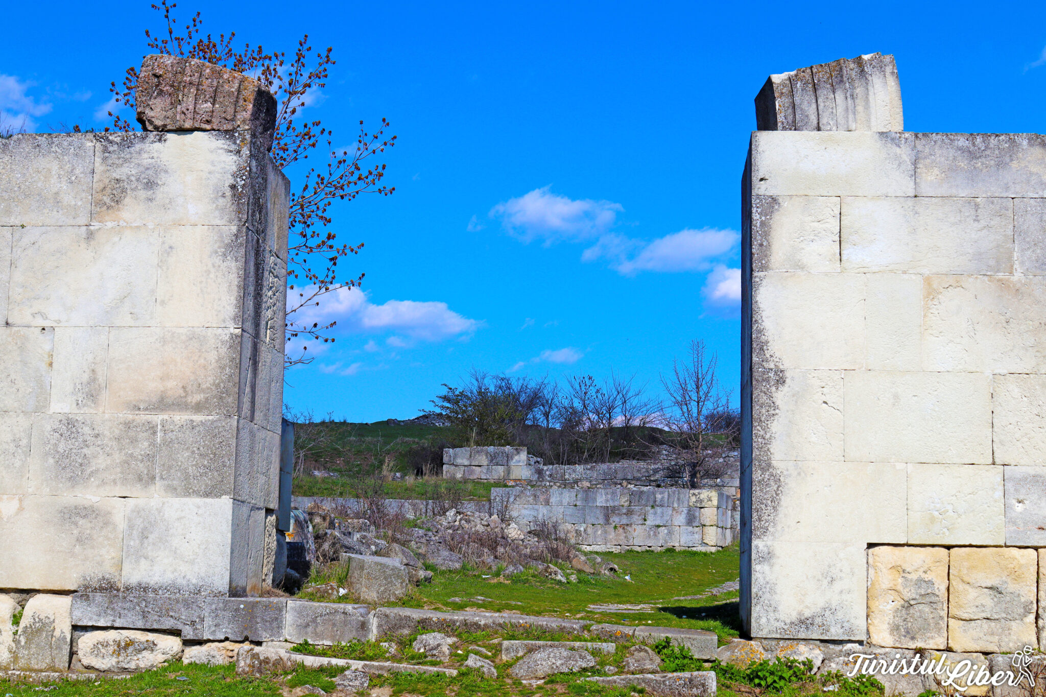 Cetatea de la Adamclisi - Tropaeum Traiani Uimește și Azi ...