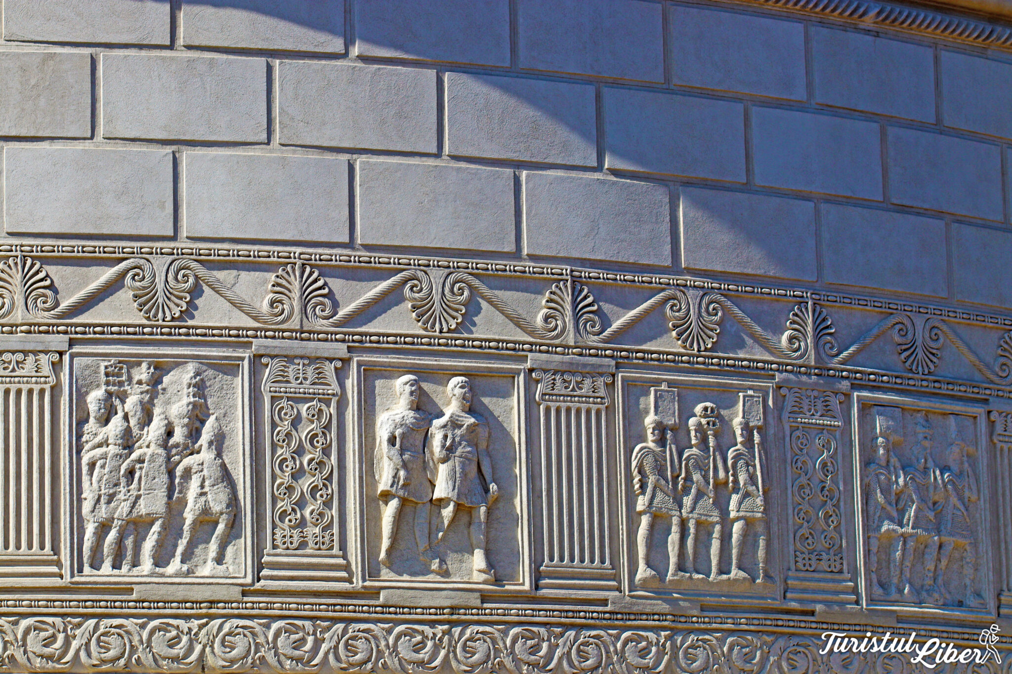 Monumentul de la Adamclisi - Descopera Tropaeum Traiani | TuristulLiber.ro