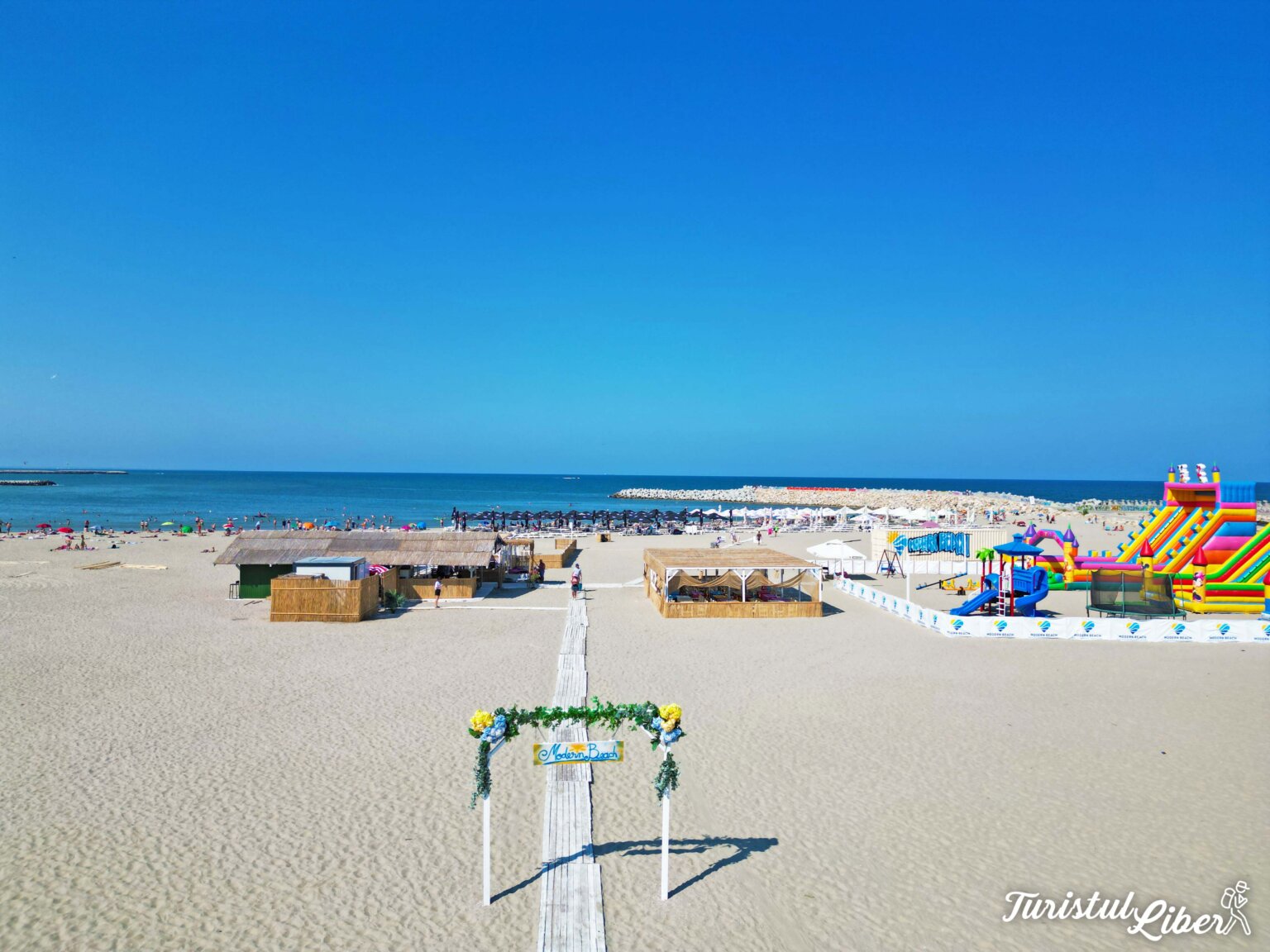 Plaja Modern - Vezi ce facilitati ai in 2025 | TuristulLiber.ro