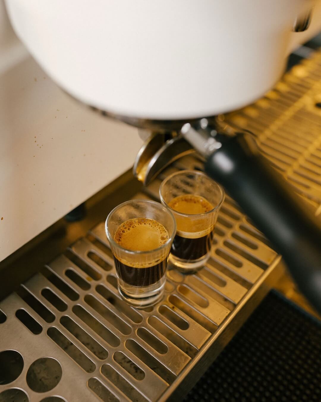 Sip Coffee & Wine - Cafenea boema in inima Bucurestiului | TuristulLiber.ro